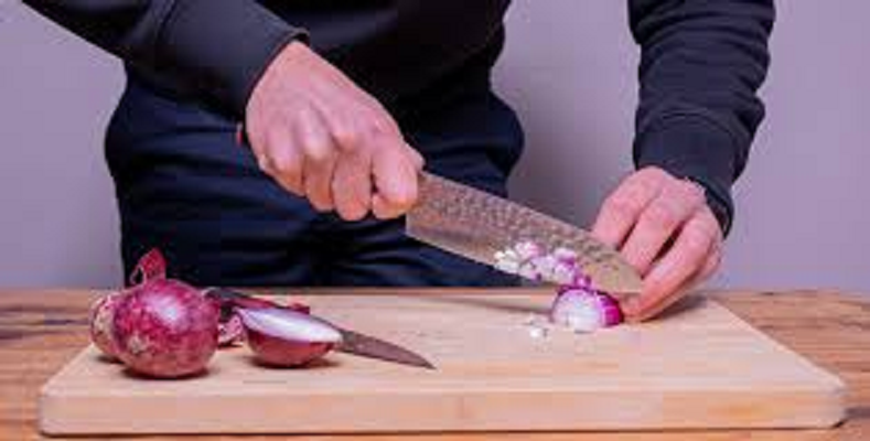 Why do eyes tear up after cutting onions? Know the science behind it. | Kalam Times