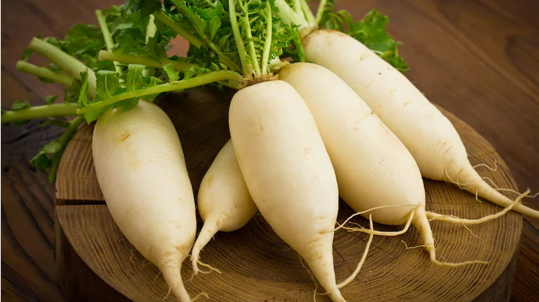 Radish in Winter: A Powerful Superfood or a Hidden Health Risk? Experts ...